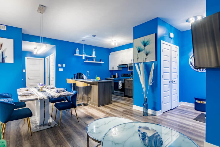 Unique Blue Themed Airbnb With Free Parking - Ottawa