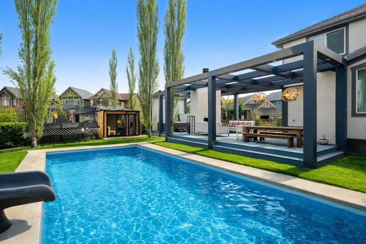 *Large Pool* |Hot Tub & Sauna| Water Slide! - Alberta