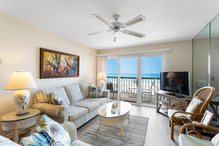 1145 Sqft! - 2 Bedroom 2 Bath (Gulf Facing!) Condo - St. Petersburg, FL