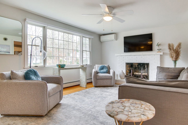 Cape Cod Retreat | 1 Mi To Beach | Sleeps 13 - Falmouth, MA