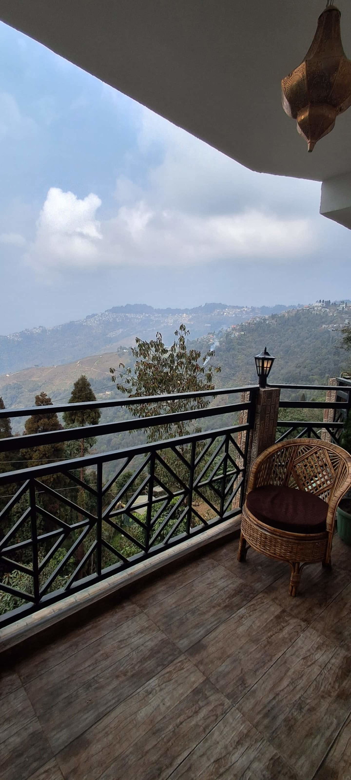 Montserrat: Balcony Room +Free Breakfast @ Belmont - Darjeeling