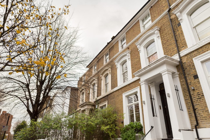 Stylish Chelsea 3br Home | Pool & Free Parking - London