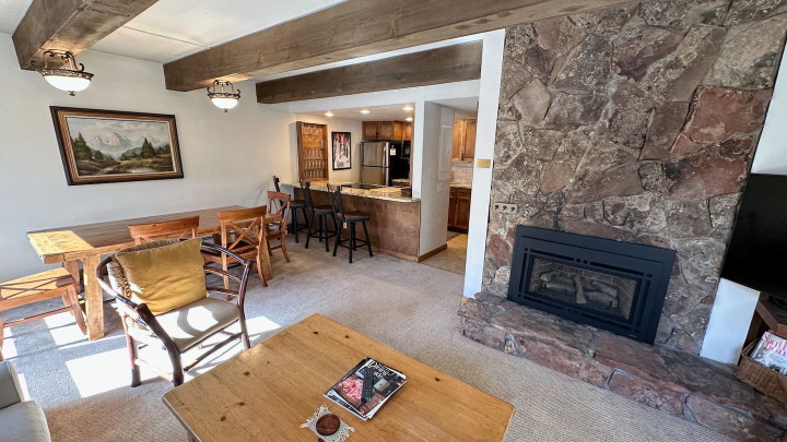 Vail Condo With Views To The Pool & Free Parking - Vail, CO