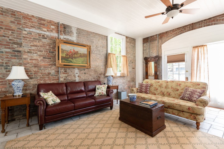 Charming Carriage House In Old Louisville - Louisville, KY