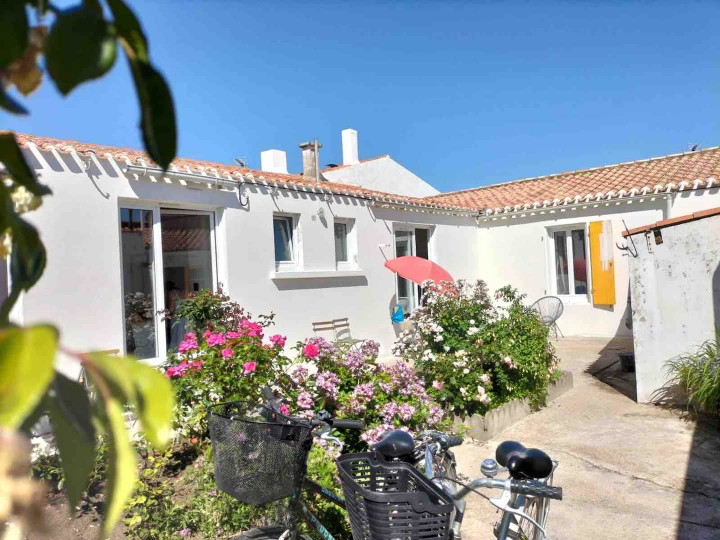 Agréable Maison Sur Cour Fleurie Plein Sud - Île d'Yeu