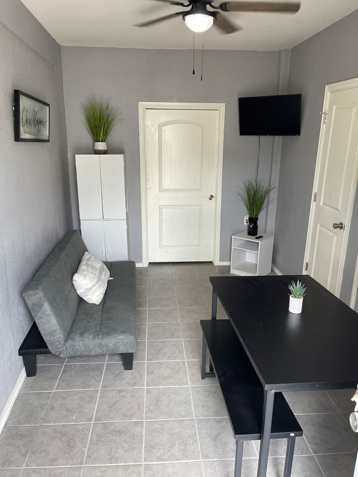 Lovely Gated 1-bedroom Vacation Apartment #4 - Nuevo Laredo