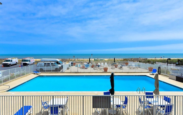 ⭐️Spacious Bay&ocean Views, In&outdoor Pool Tennis⭐️ - 芬威克島