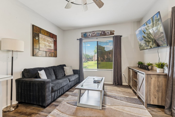 No Airbnb Fees! 2 Bdrm + Pool + Gym + Desk - Avondale, AZ