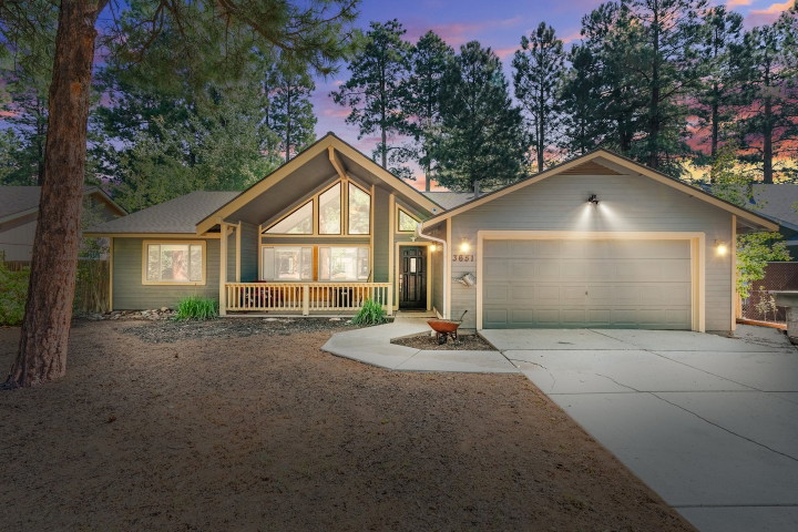 Fantastic Flagstaff 3 Bedroom W/ Private Backyard! - Flagstaff, AZ