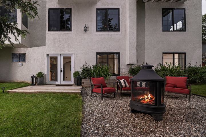 Private Backyard, Full Kitchen, Mountain Views - Anchorage, AK