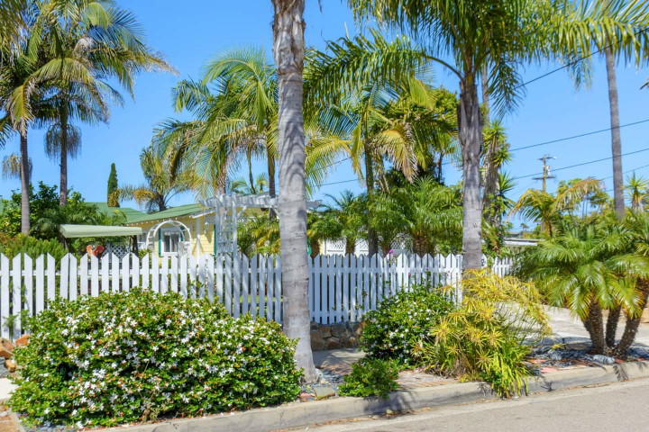 Beautiful Beach Cottage Only Steps From The Beach, Private Yard, Kids Welcome! - Encinitas, CA