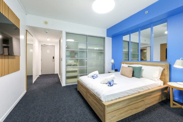 The Complete Studio | King Bed | Kitchen Laundry | - Australia