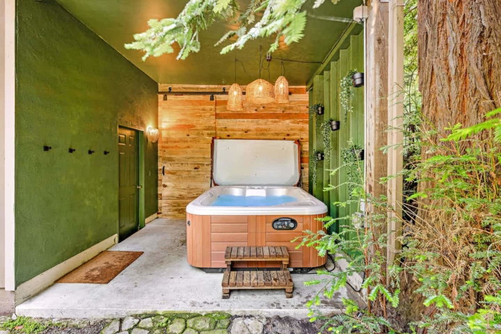Charming 3br With Hot Tub, Balcony & Wood Stove - Guerneville, CA