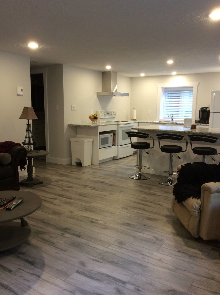 Cobble Hill Suite, Central Location - Cowichan Bay