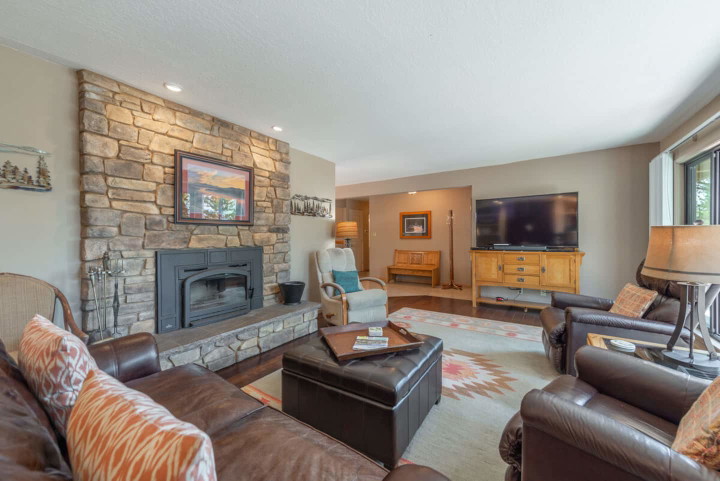 Cozy 3bd/3ba With Hot Tub & Convenient Location - Tahoe City, CA