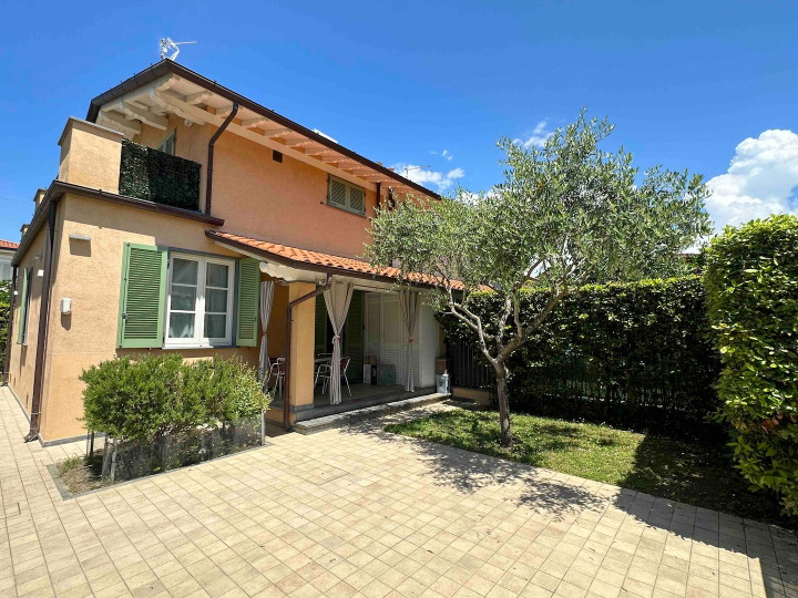La Maison D'elena Sea Apartment - Marina di Pietrasanta