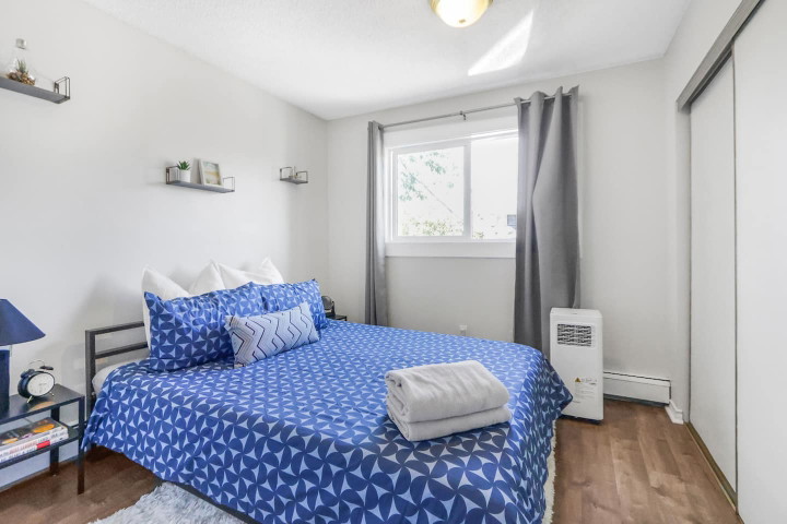 Snowy Kensington Stay | 5 Min Dt | Ac | Parking - Calgary