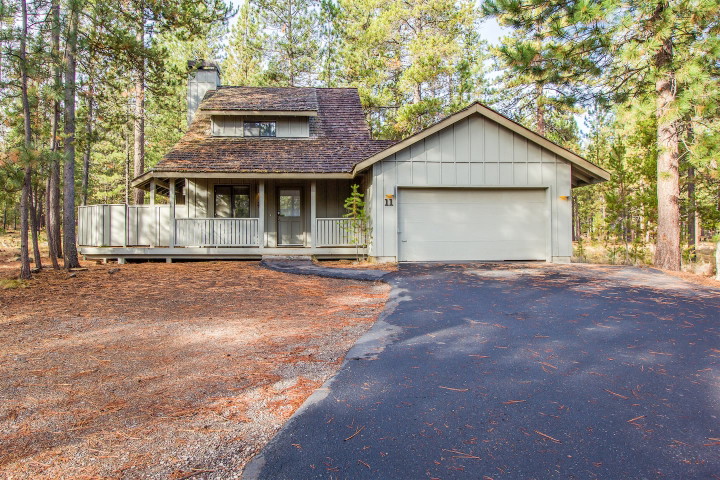 East Butte 11 - Cozy Cabin W/wood Fireplace, Hot - Sunriver, OR