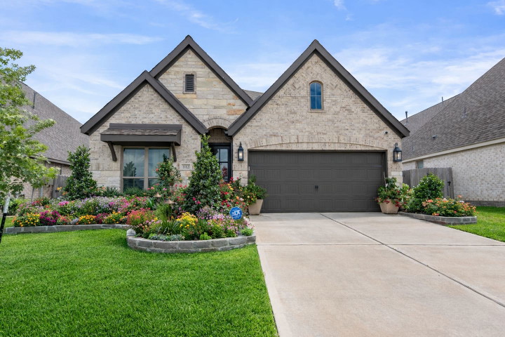 Lux Home | Outdoor Kitchen  Pickleball  Snacks - Magnolia, TX