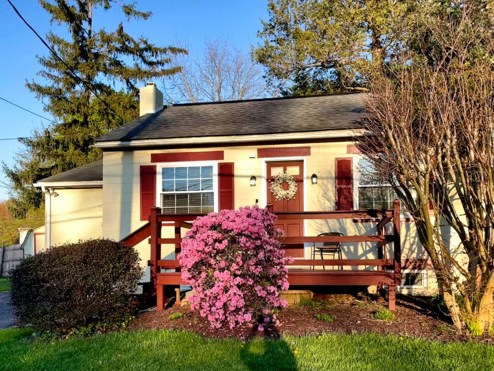 Cozy Lancaster Bungalow - 