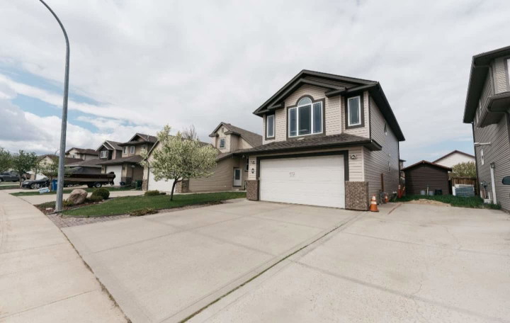 4 Bdm Updated 2 Story - Red Deer