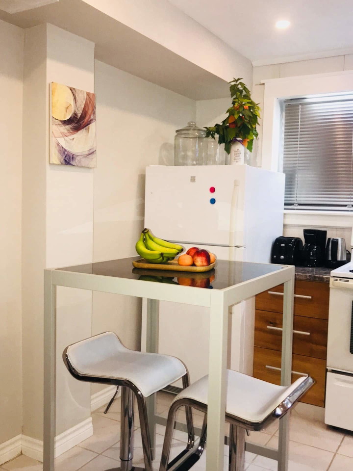 Spacious & Bright Guest Suite, Great Location - Halifax