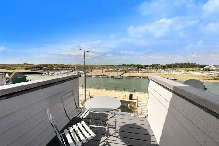 River Breeze 3 Bed Balcony Flat - Arundel