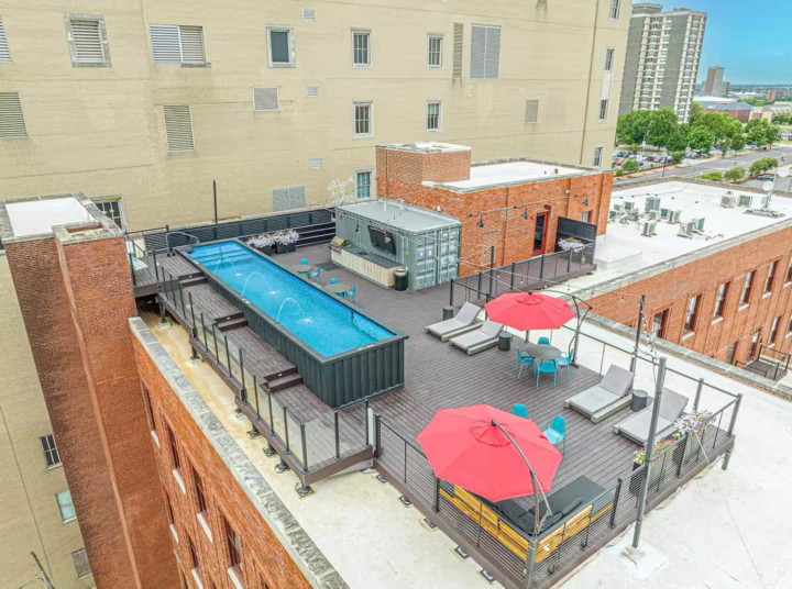 Modern Oasis In Stl| Rooftop Pool| Gated Parking - St. Louis, MO