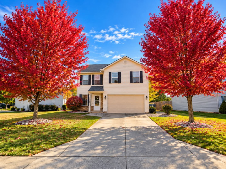 Entire Home, Spacious 3bd, 3bth - Fort Wayne, IN