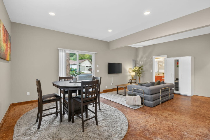 Suburban Studio | Near Golf, Wineries & Dining - Portland, OR