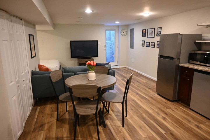 Private Historic Dc Apt W/ Kitchen & Laundry - Takoma Park, MD