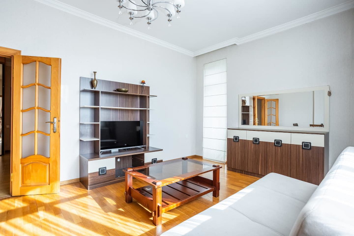 High-rise Next To Ataturk Park - Bakou