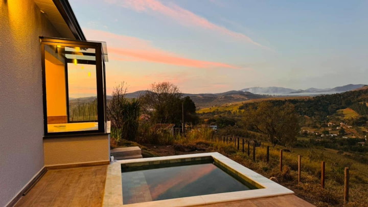 Cabin With Heated Pool, Jacuzzi And Fireplace - Brazil
