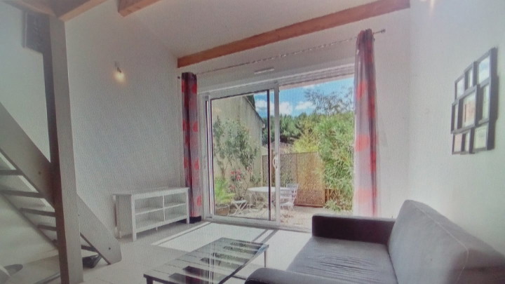 Maisonnette Sur Chateauneuf Le Rouge - Rousset