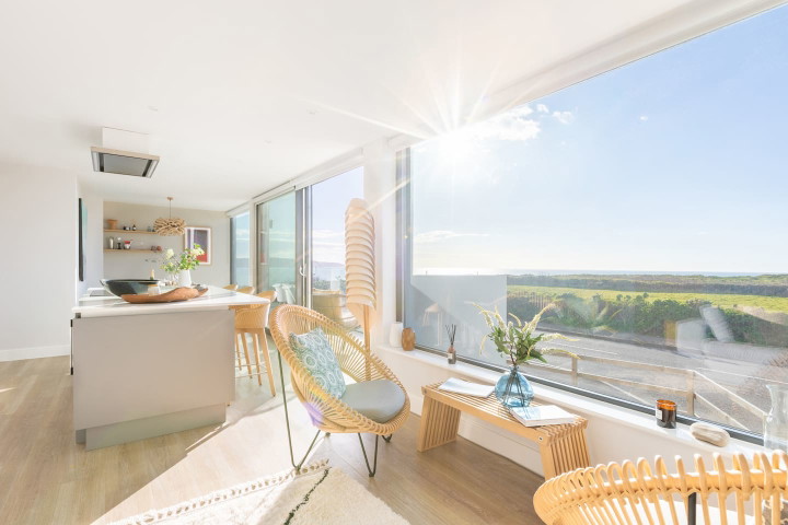 The Perch: Clifftop Sea Views, Sunset Balcony - Bude