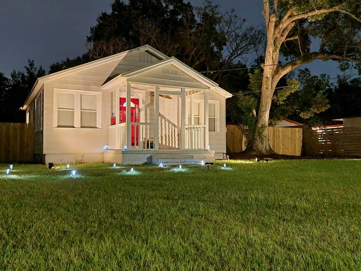 Bright 2  Bed Rest-stop, Center Of All Your Plans. - Jacksonville, FL
