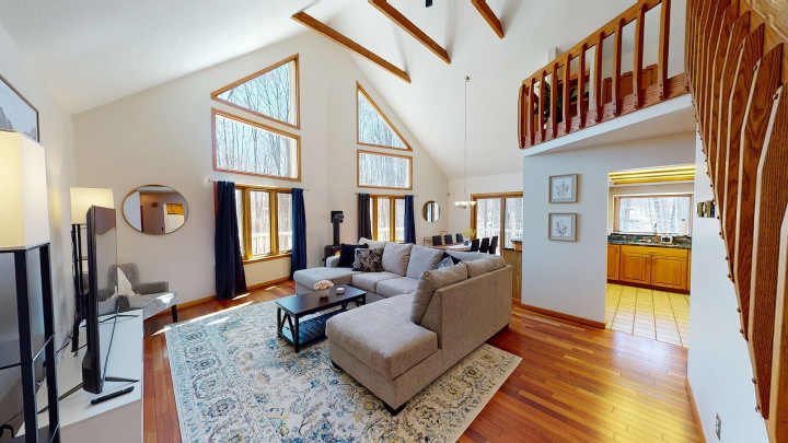 Secluded 3 Br Luxury Chalet! - Michigan