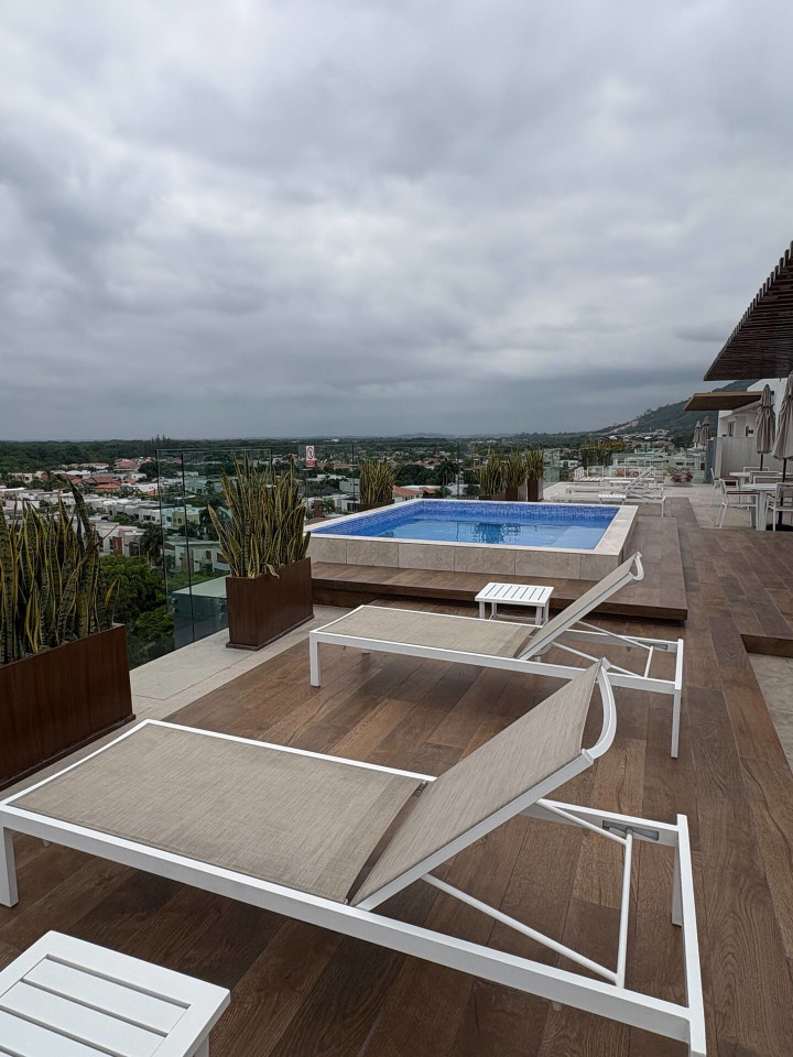 Dept Con Vista A La Ciudad Y Piscina - Ecuador
