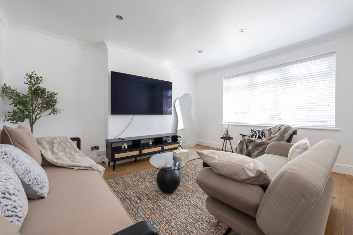 The Romford Oasis - Spacious 4br Home - Parking - Brentwood