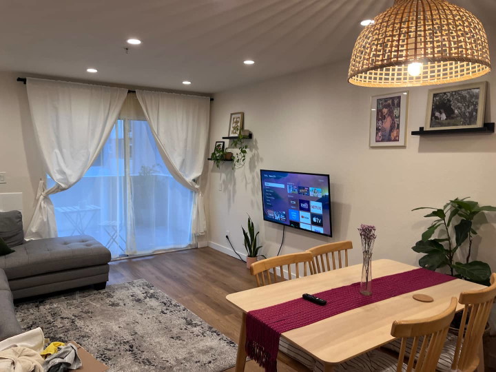 Walkable Downtown Apt - Disneyland, Pool All Year - Santa Ana, CA