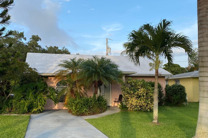 Vintage True Bungalow - Vero Beach, FL