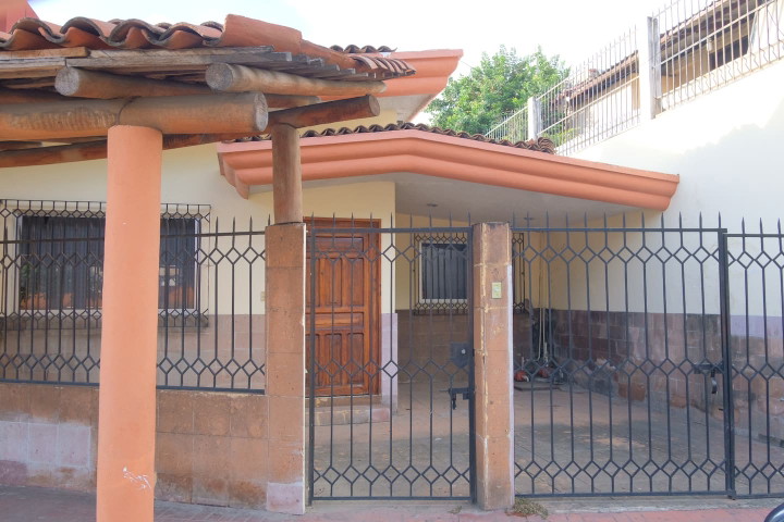 Casa En El Centro A 1 Cuadra De La Playa - Zihuatanejo
