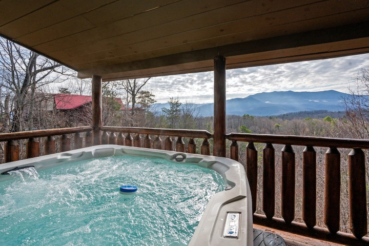 Views, Hot Tub, Pool Table! - Gatlinburg, TN