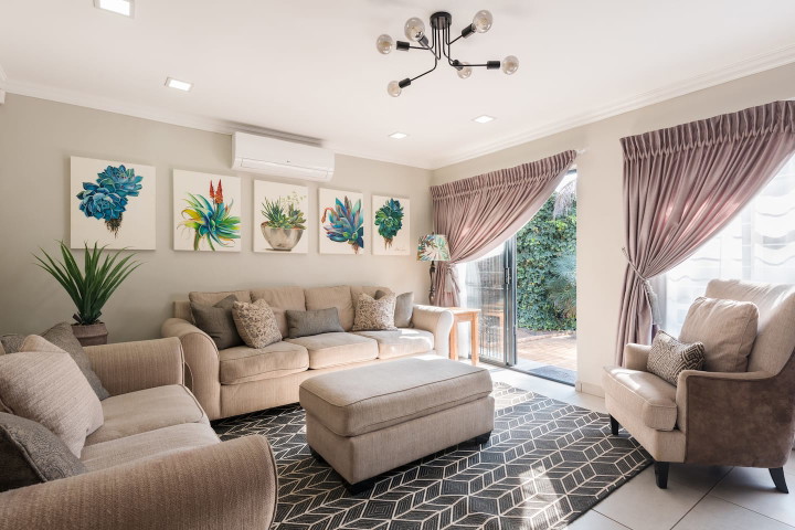 Stylish 3 Bedroom Retreat With Outdoor Space - Pretoria