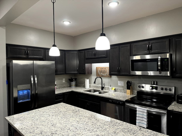 Beautiful Townhome With Pool - Clarksville, TN