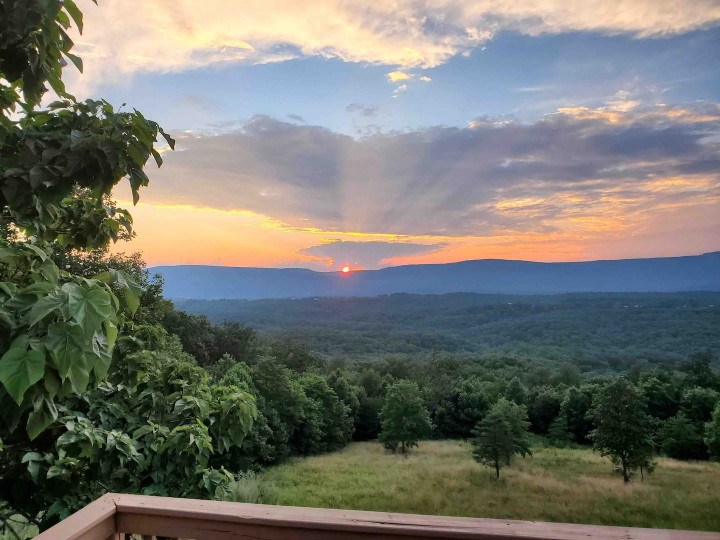 Views, Hike, Work Remote, Private, Hottub & Ctvs! - Strasburg, VA
