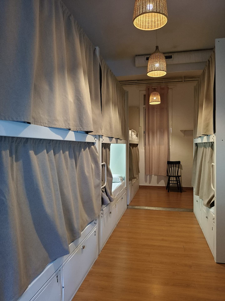 Female Room 8 Pax -Interior- Hostal Mediterranean - Barcelona