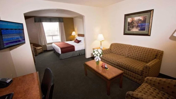 King Suite In Drayton Valley - Drayton Valley