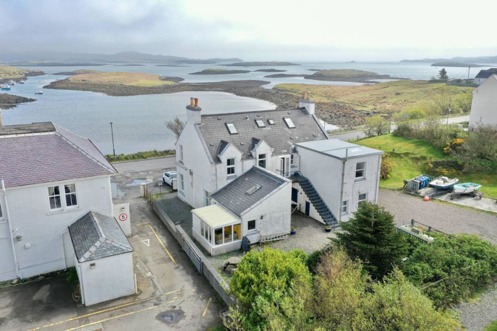 Sunrise Apartment In Stunning Lochmaddy Bay - North Uist