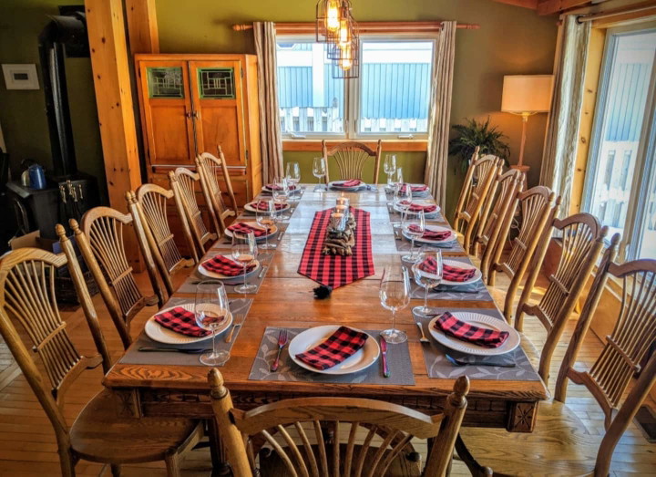 The Muskoka River Chalet - The Duke's Double Room - Bracebridge